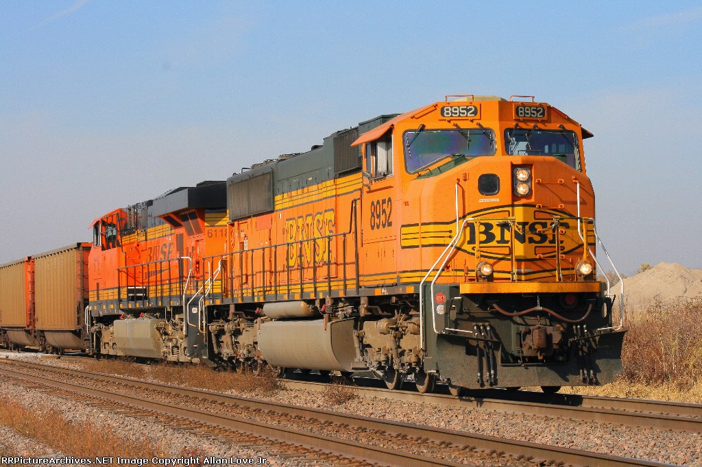 BNSF 8952 east
